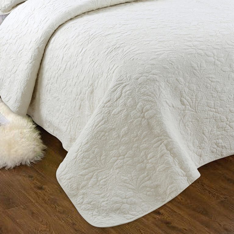 Off White Quilted Bedspread In Cotton - All Home Living